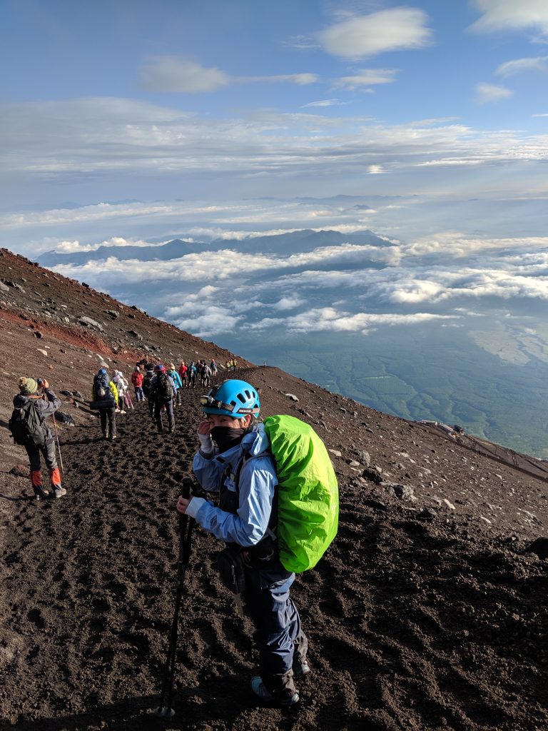 Hiking Fujisan (富士山) | Guide to Yoshida Trail | From Pineapples